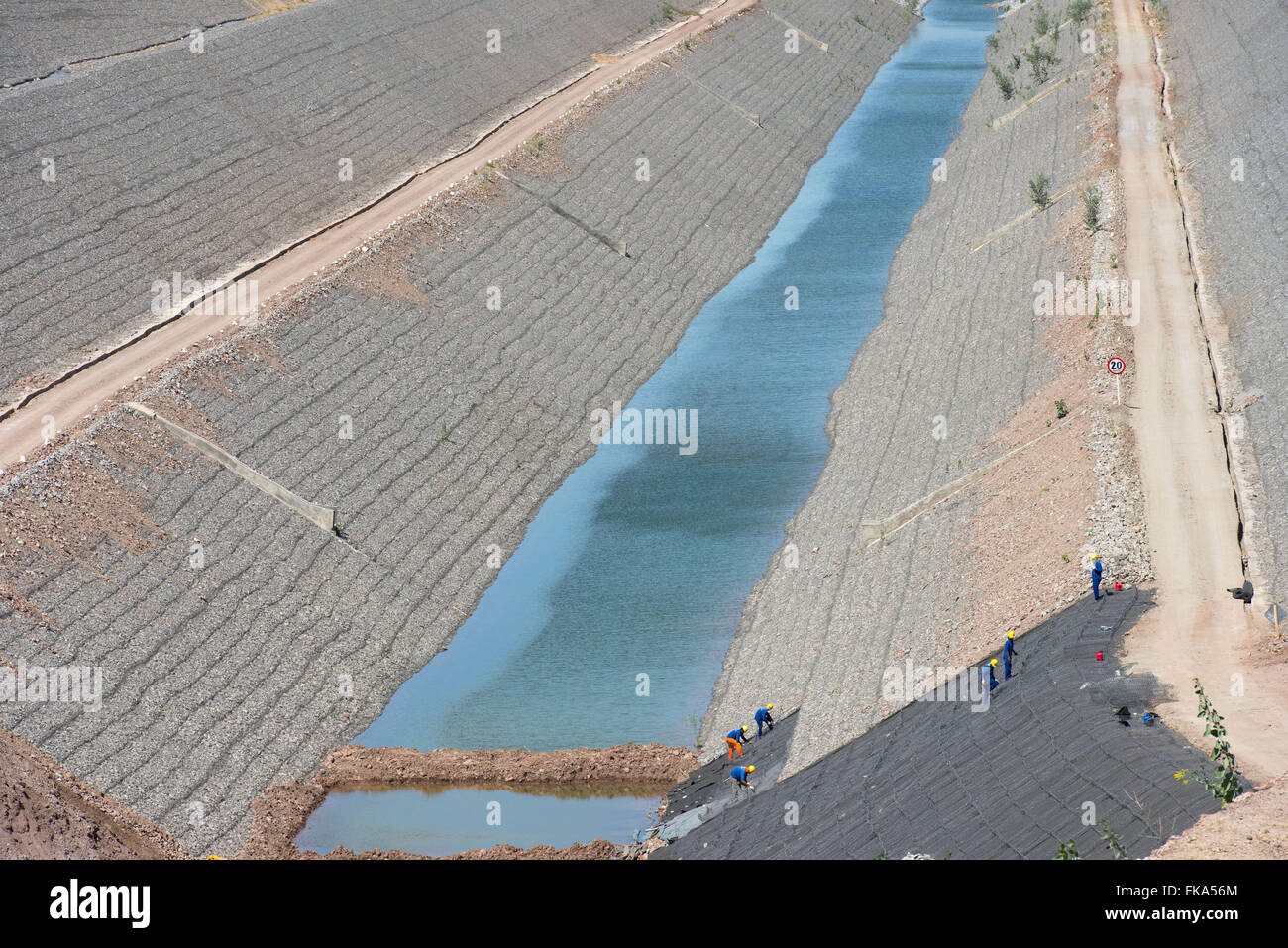 Workers in the construction of approach channel - River Transposition ...
