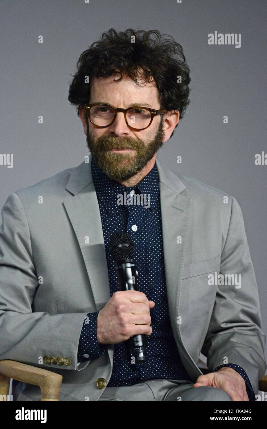 Charlie kaufman apple hi-res stock photography and images - Alamy