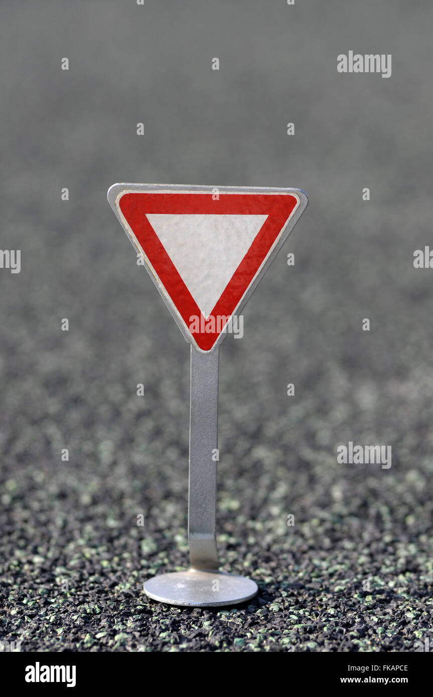 Yield sign give way traffic sign hi-res stock photography and images ...