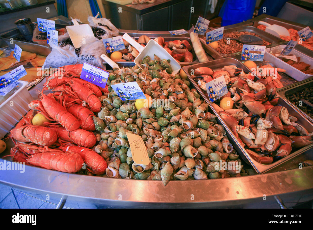 French Fish and Seafood on market stall lobster shellfish Stock Photo ...
