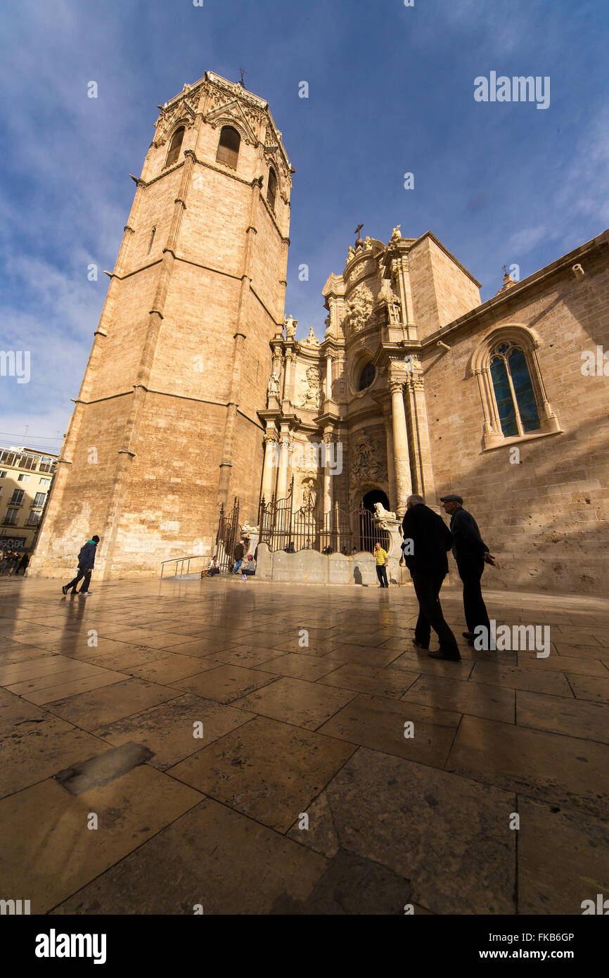Valencia cathedral bell tower square plaza Stock Photo - Alamy