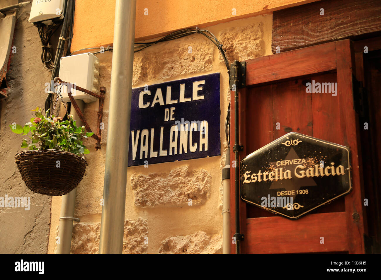 Spanish street signs hi-res stock photography and images - Alamy