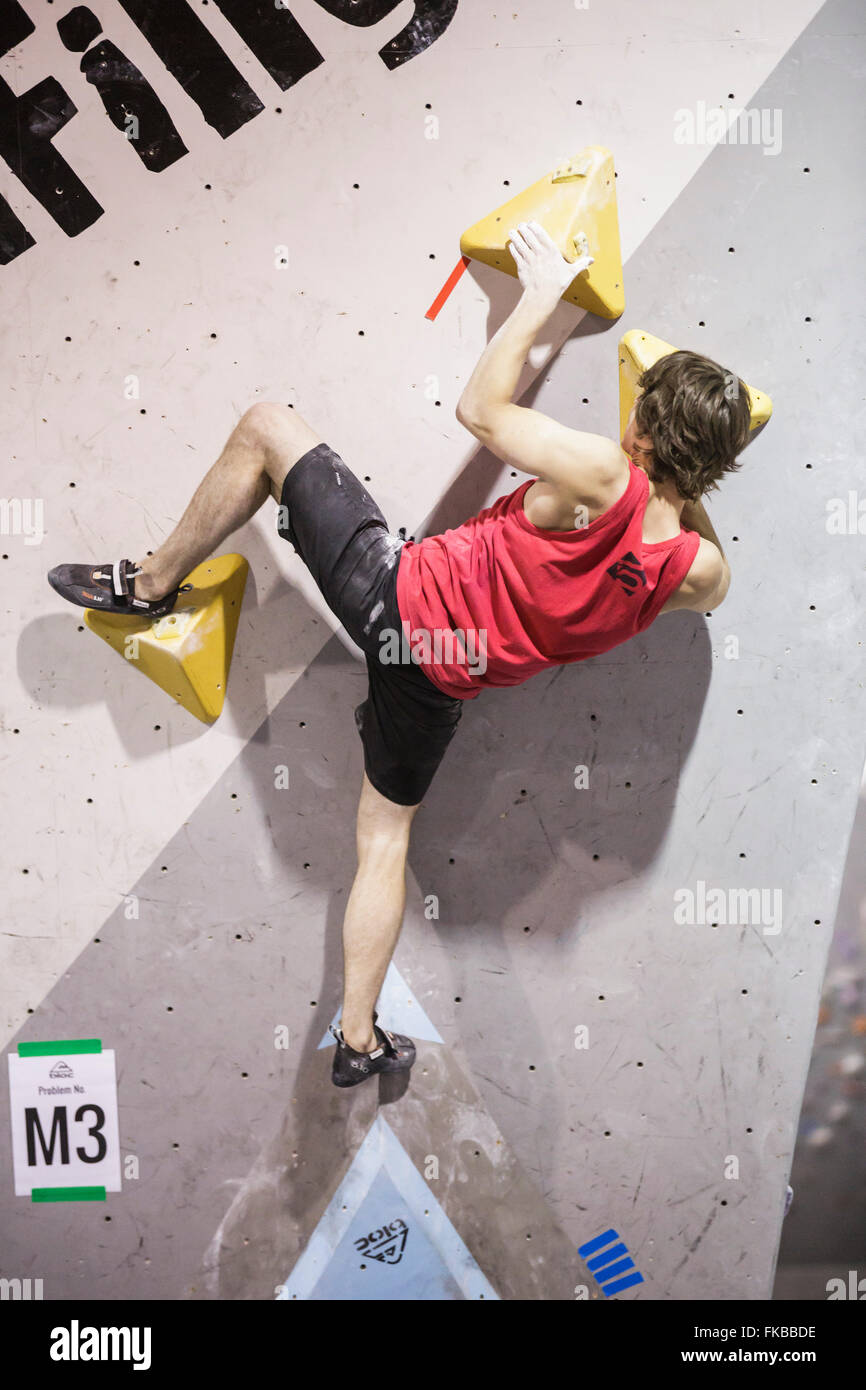 Man pull ups legs hi-res stock photography and images - Alamy