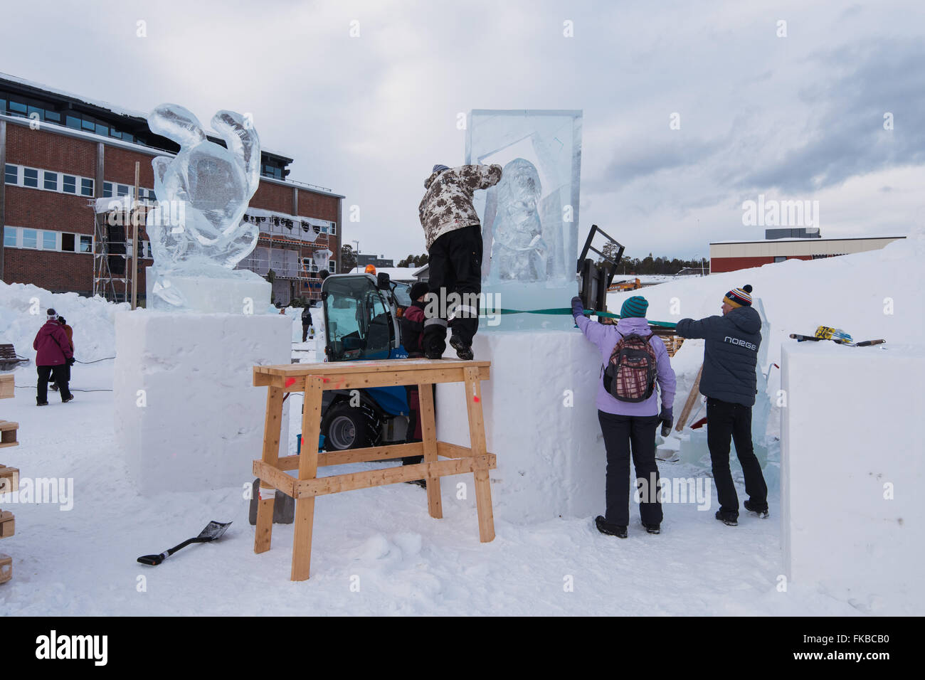 Ice sculptors hi-res stock photography and images - Alamy