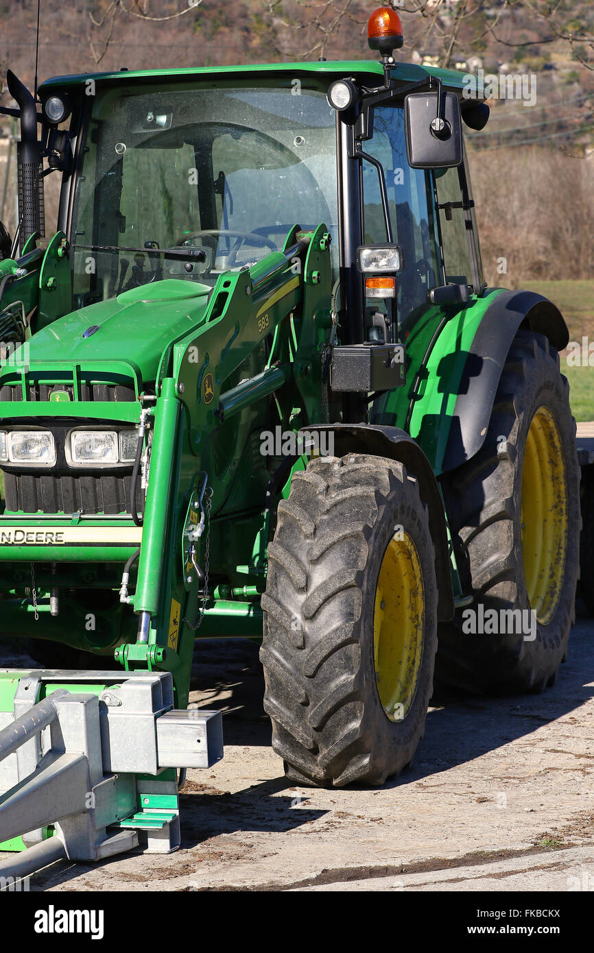 Flatbed tractor hi-res stock photography and images - Alamy