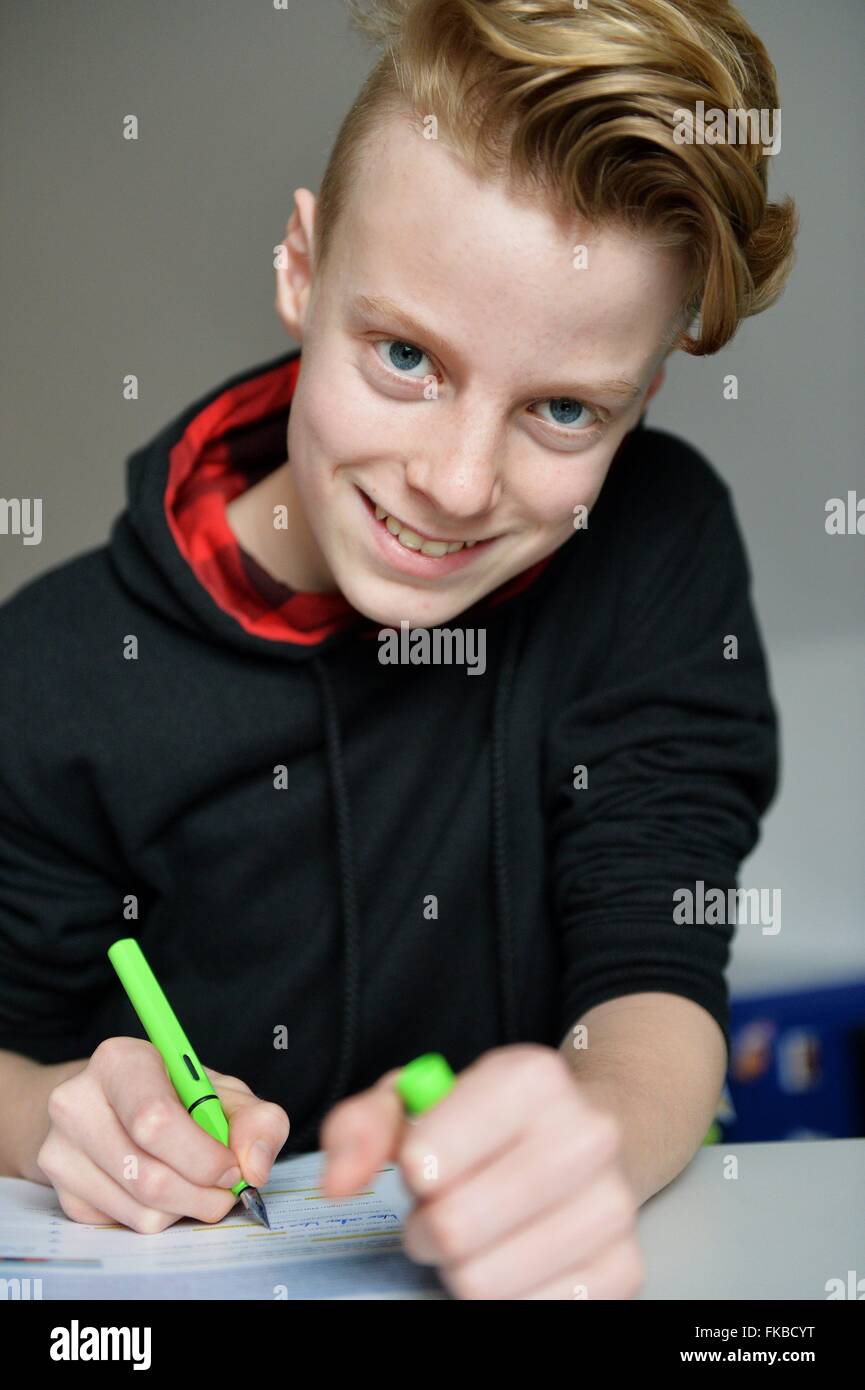 3 teenagers table hi-res stock photography and images - Alamy