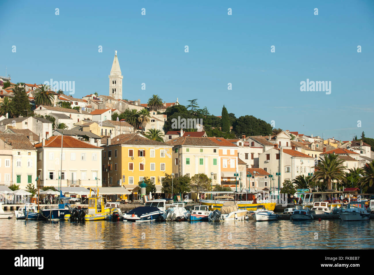 Kroatien, Insel Losinj, Mali Losinj, Stadtansicht Stock Photo - Alamy