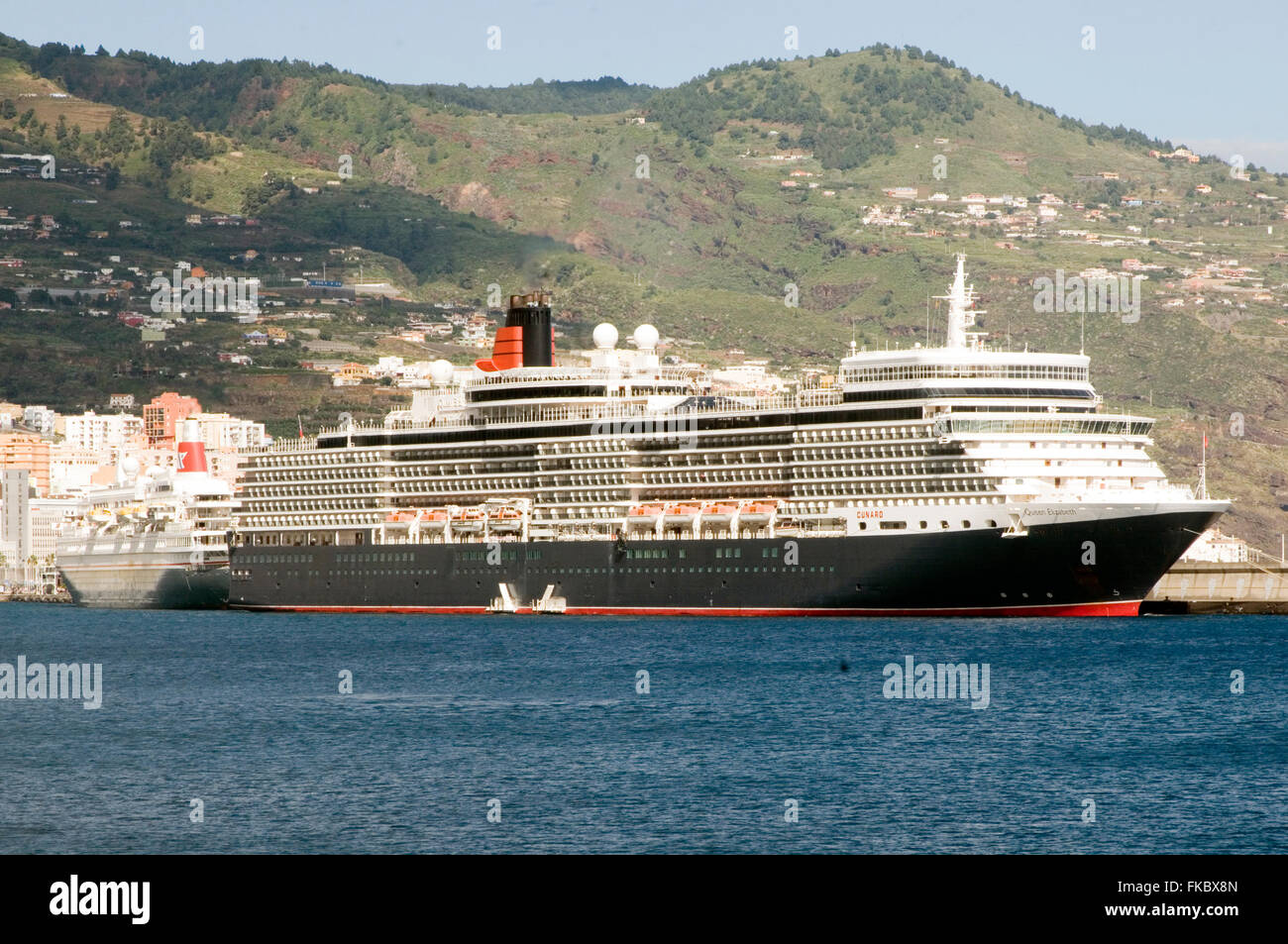 queen Elizabeth cunard luxury liner cruise ship ships crusieships ...