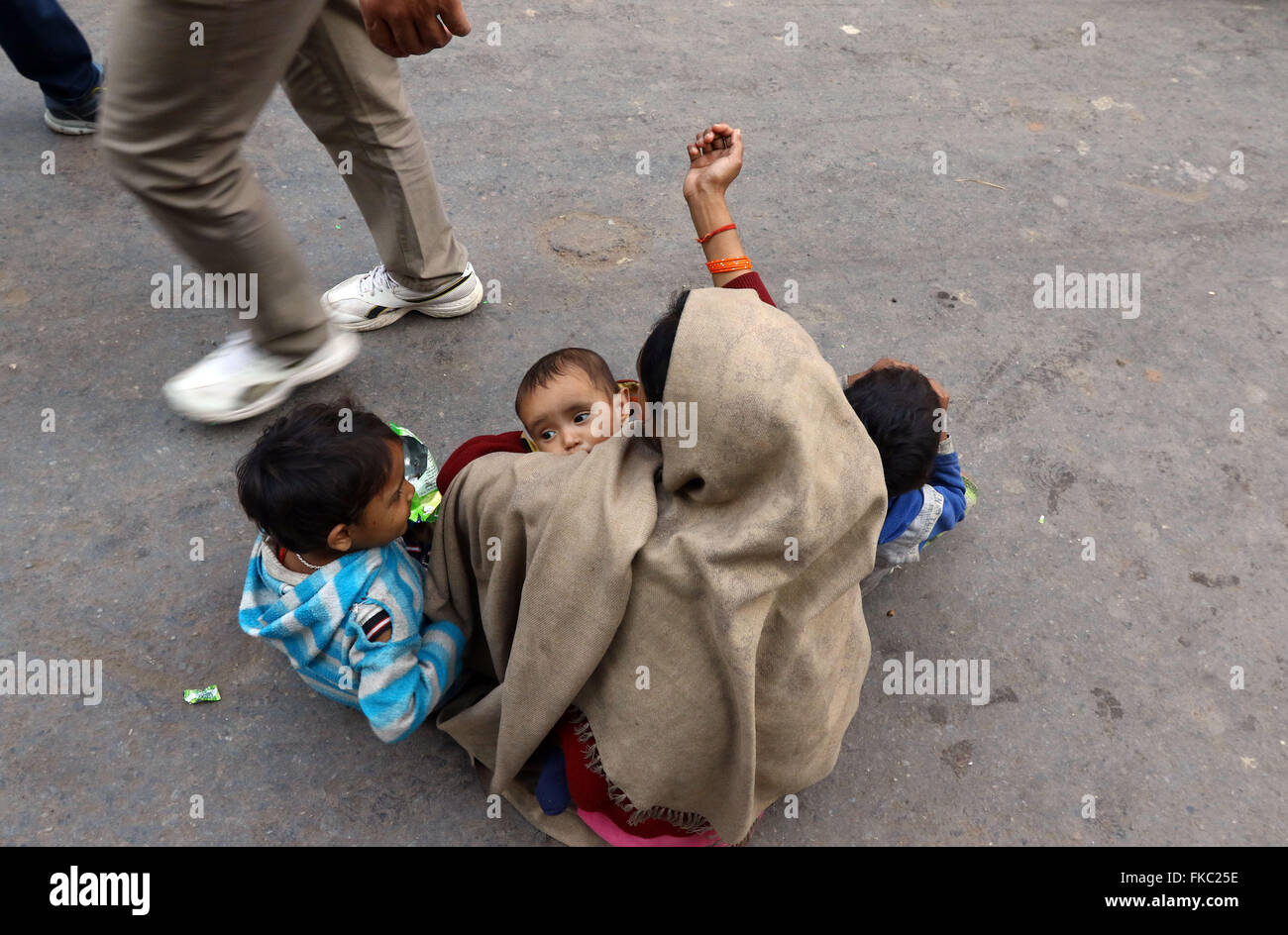 Children begging for alms india hi-res stock photography and images - Alamy