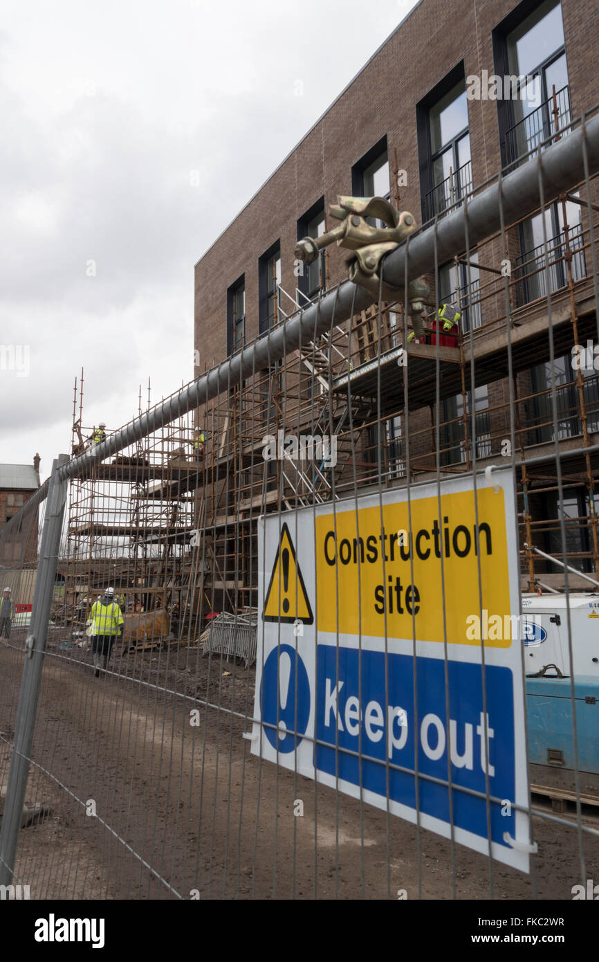 Heras fencing hi-res stock photography and images - Alamy