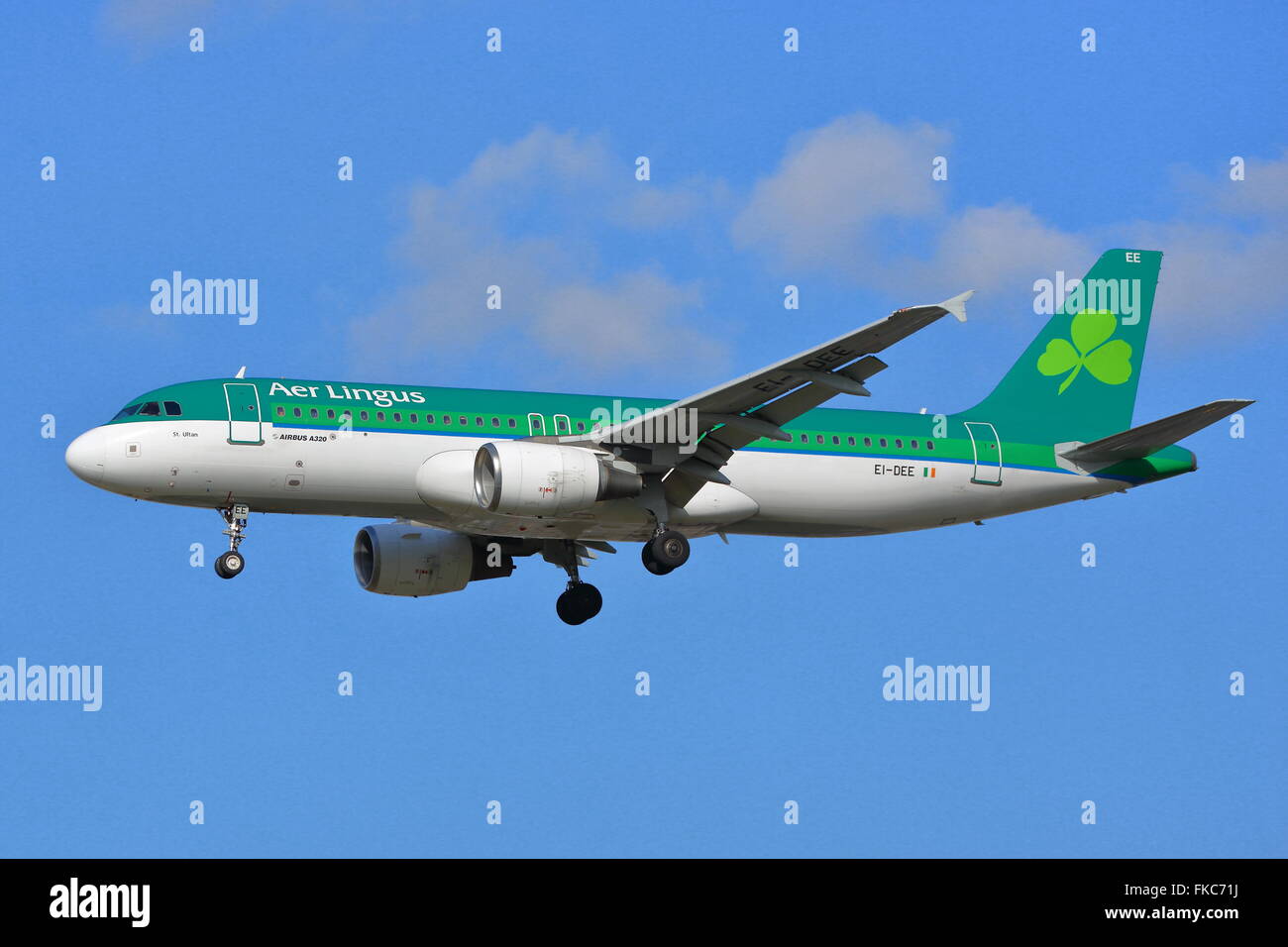 Aer Lingus Airbus A320-214 EI-DEE landing at Heathrow Airport, London ...