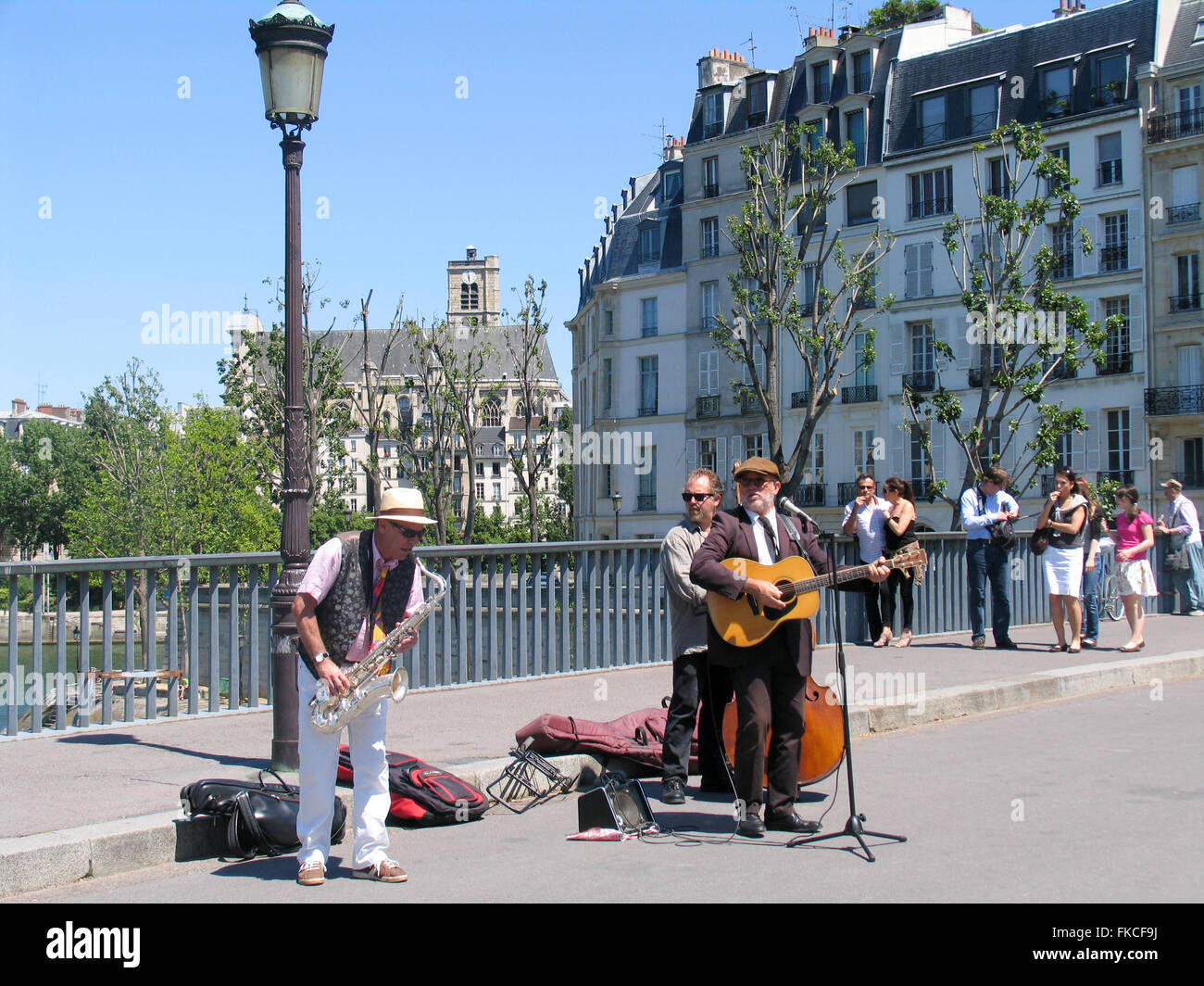 Busking band hi-res stock photography and images - Alamy