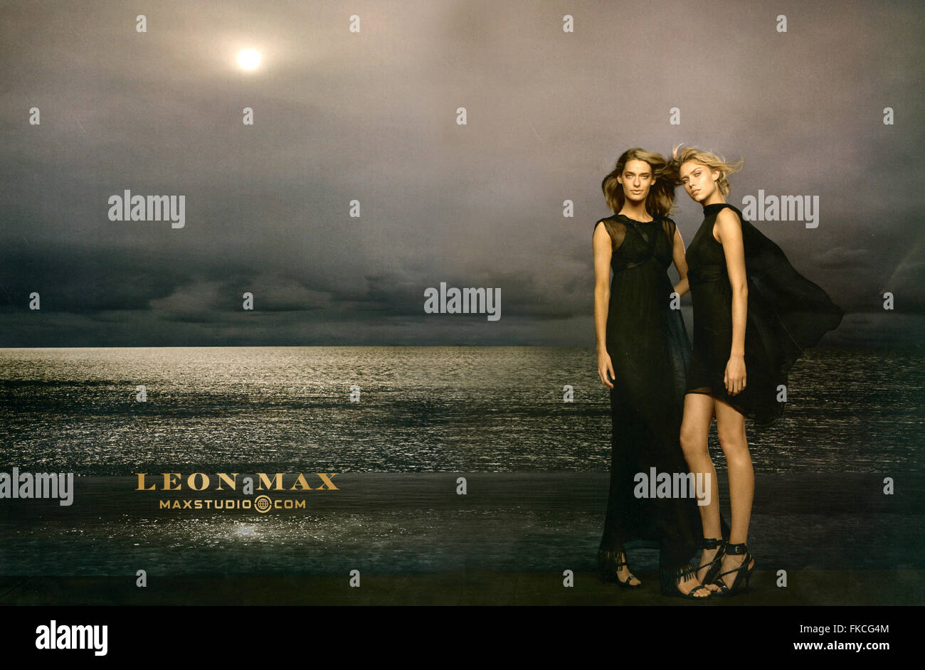 Studio magazine hi-res stock photography and images - Alamy