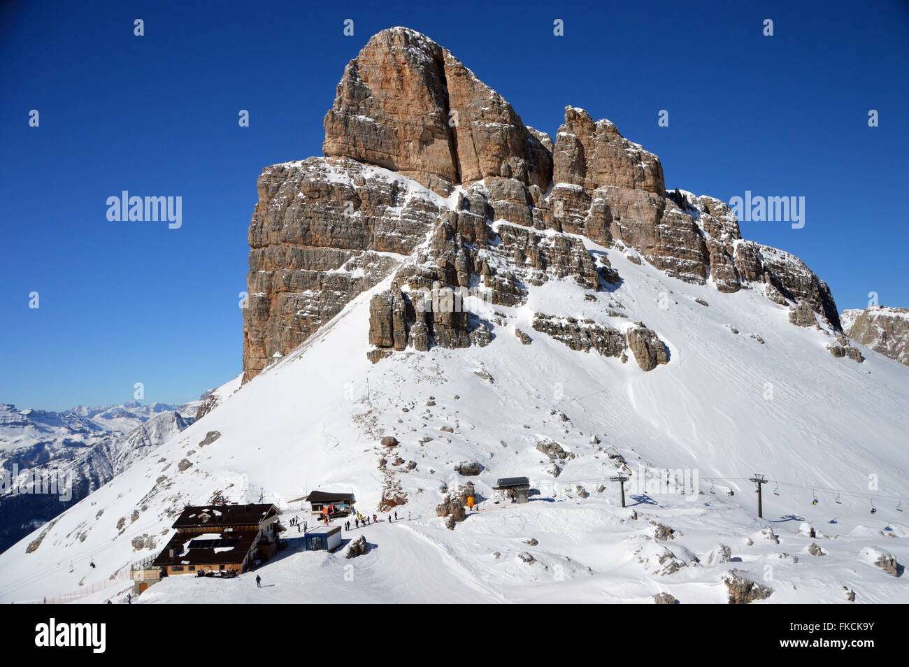 Skiers at the Refugio Averau and Mount Averau Stock Photo - Alamy