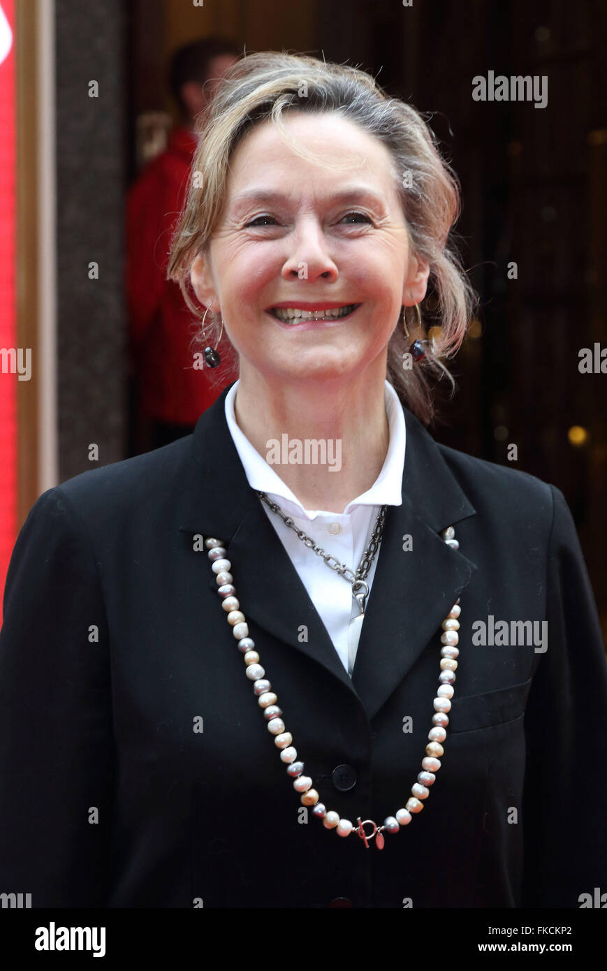 Amanda burton hi-res stock photography and images - Alamy