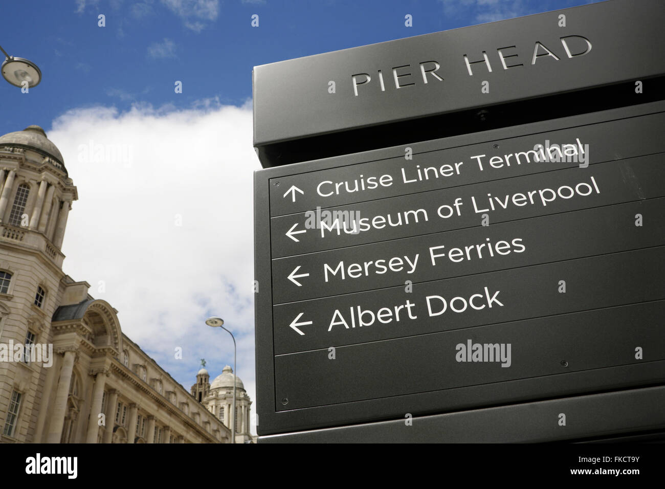 Albert dock liverpool sign hi-res stock photography and images - Alamy