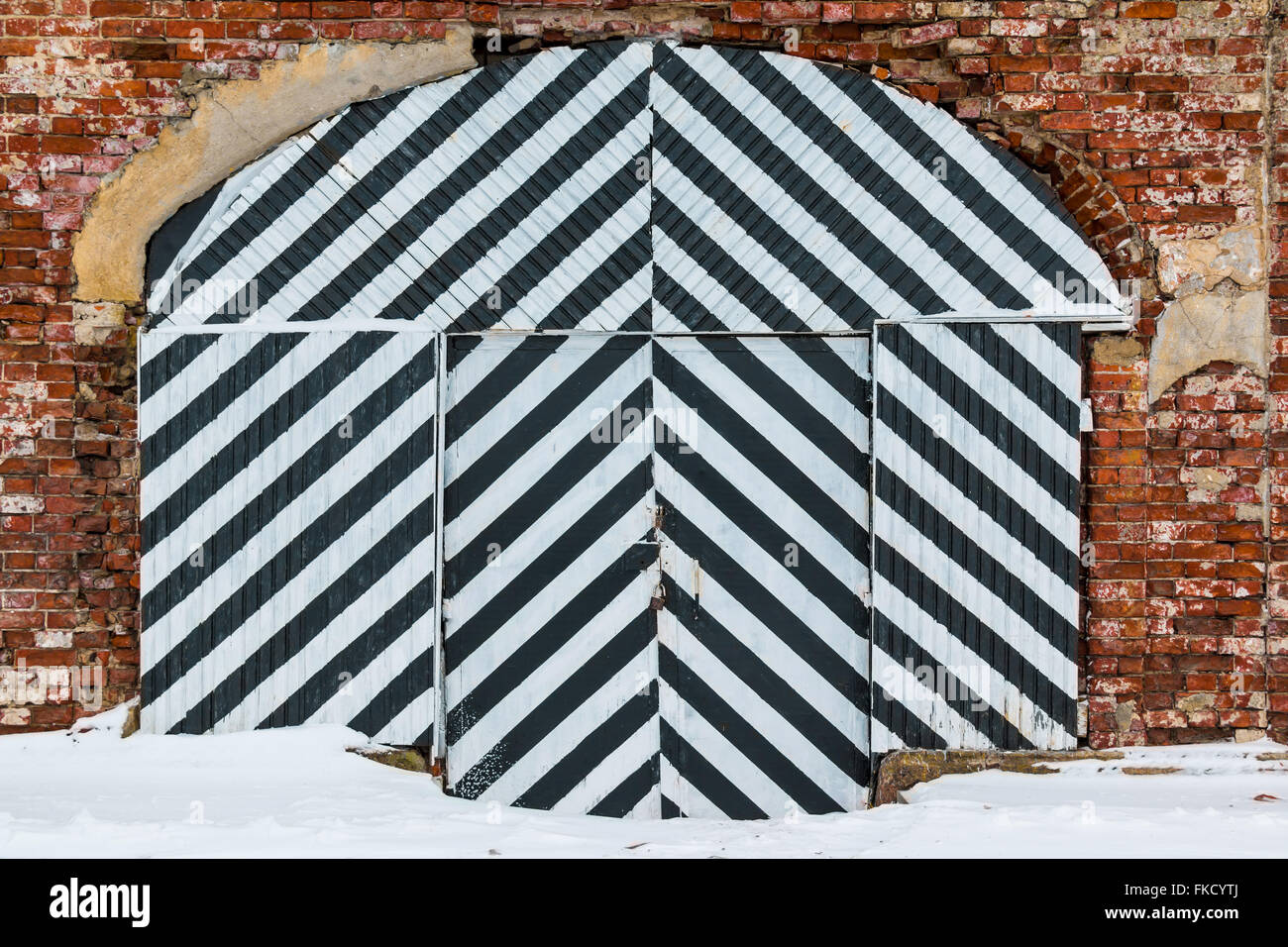 Black and white striped arch hi-res stock photography and images - Alamy