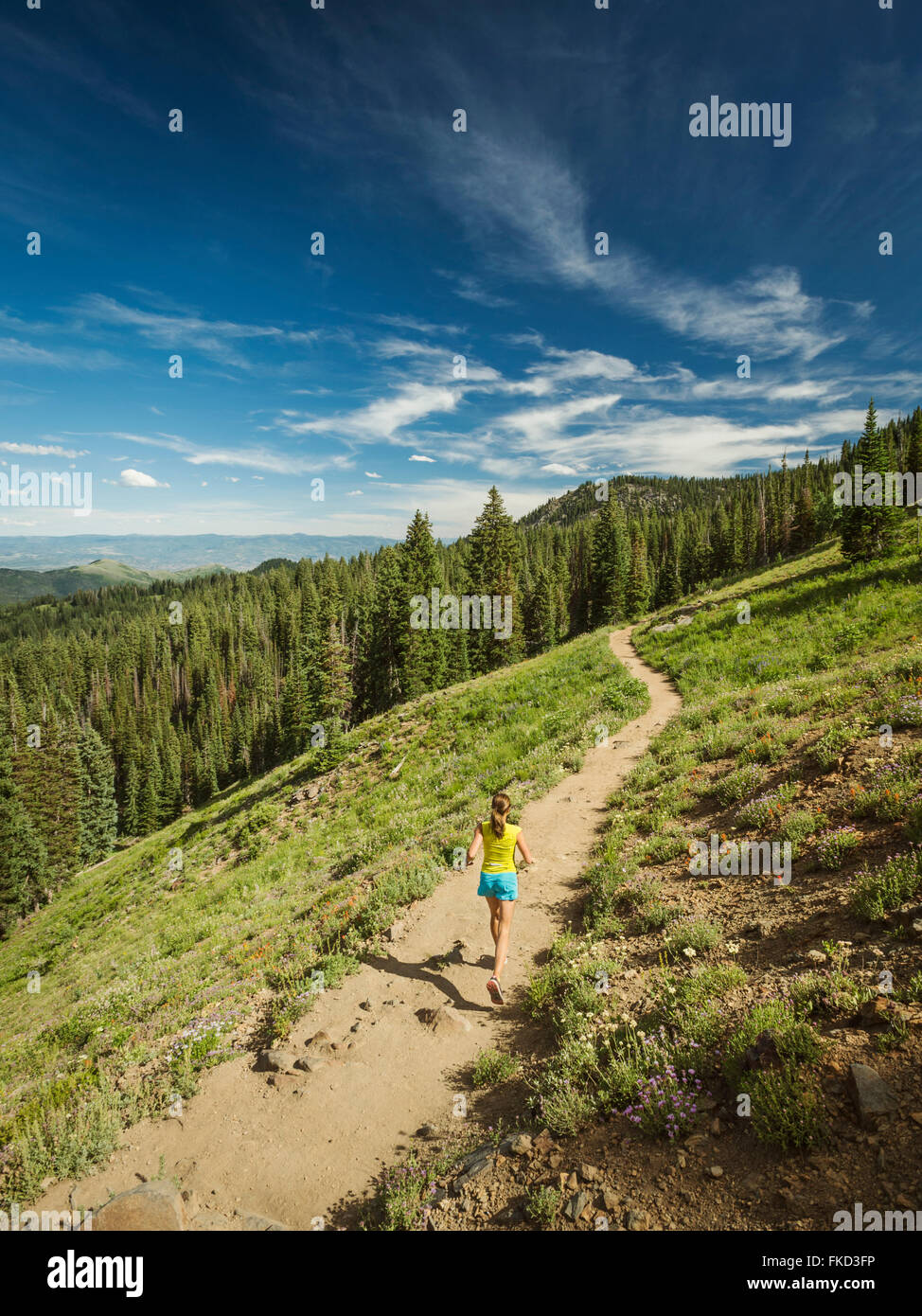 Running mountains hi-res stock photography and images - Alamy