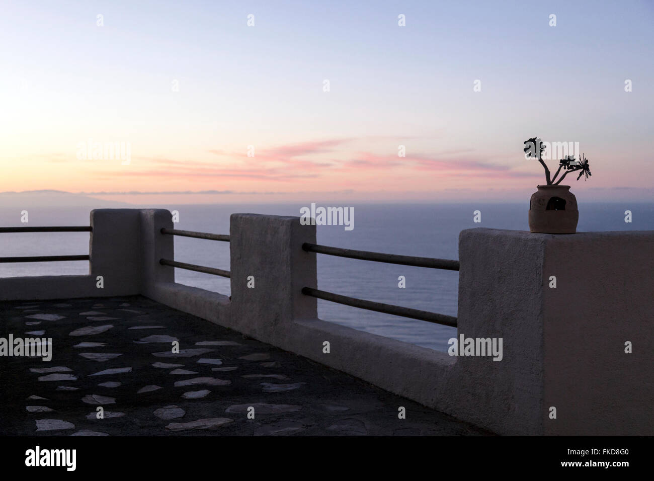 Balcony parapet hi-res stock photography and images - Alamy