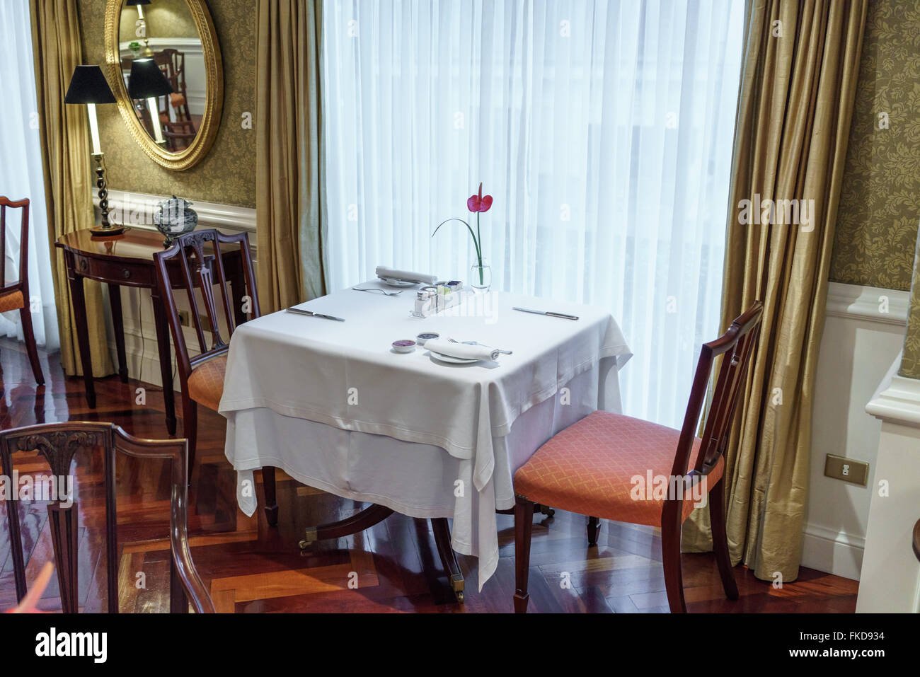 Table of the restaurant hi-res stock photography and images - Alamy