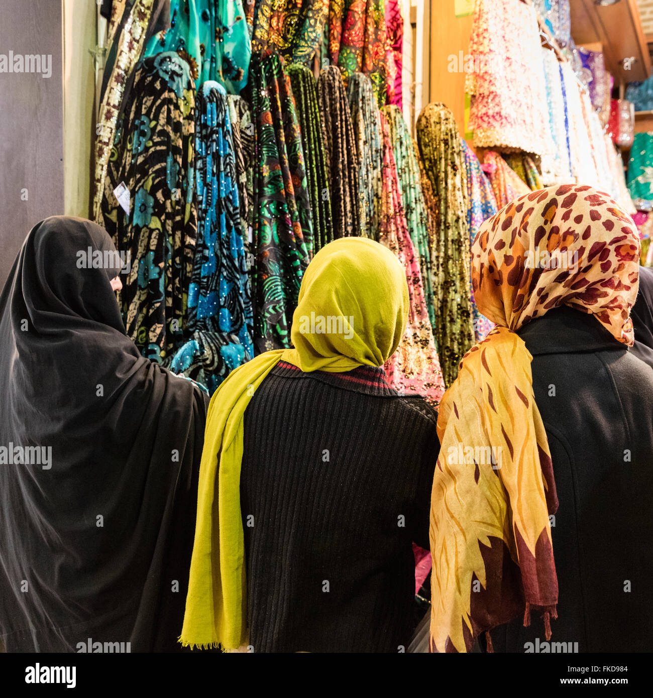 Chador women iran hi-res stock photography and images - Alamy