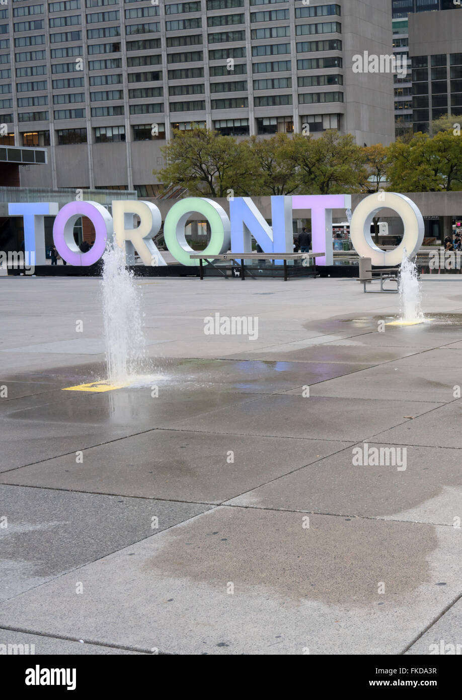 Toronto building fountain hi-res stock photography and images - Alamy