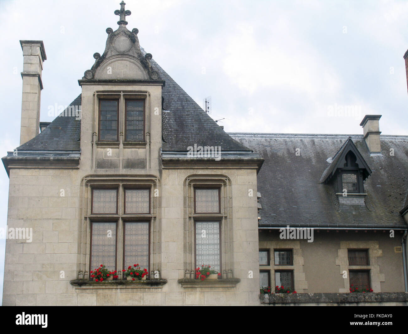 French chateau window hi-res stock photography and images - Alamy