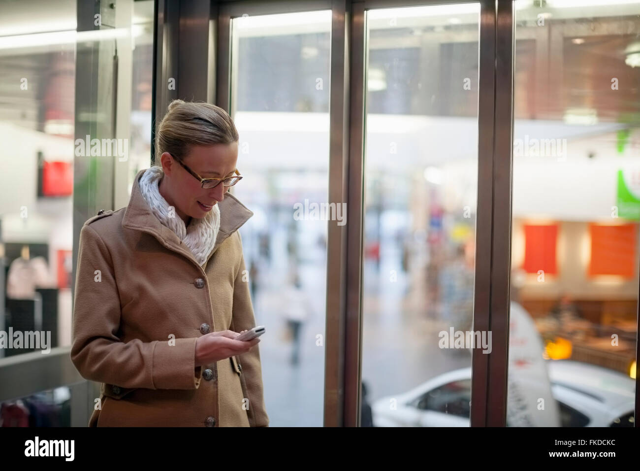 Using store hi-res stock photography and images - Alamy