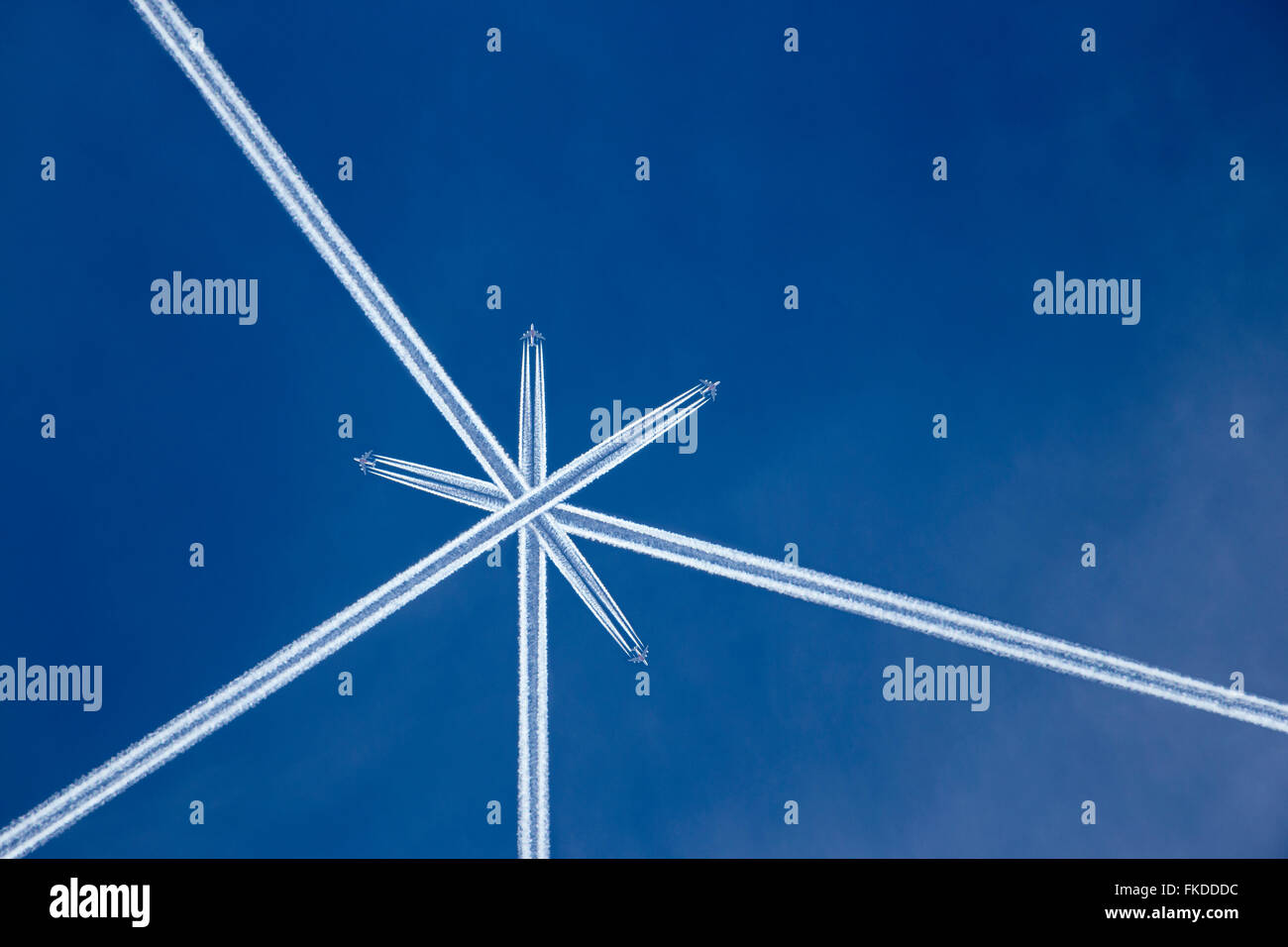 Vapor trails hi-res stock photography and images - Alamy