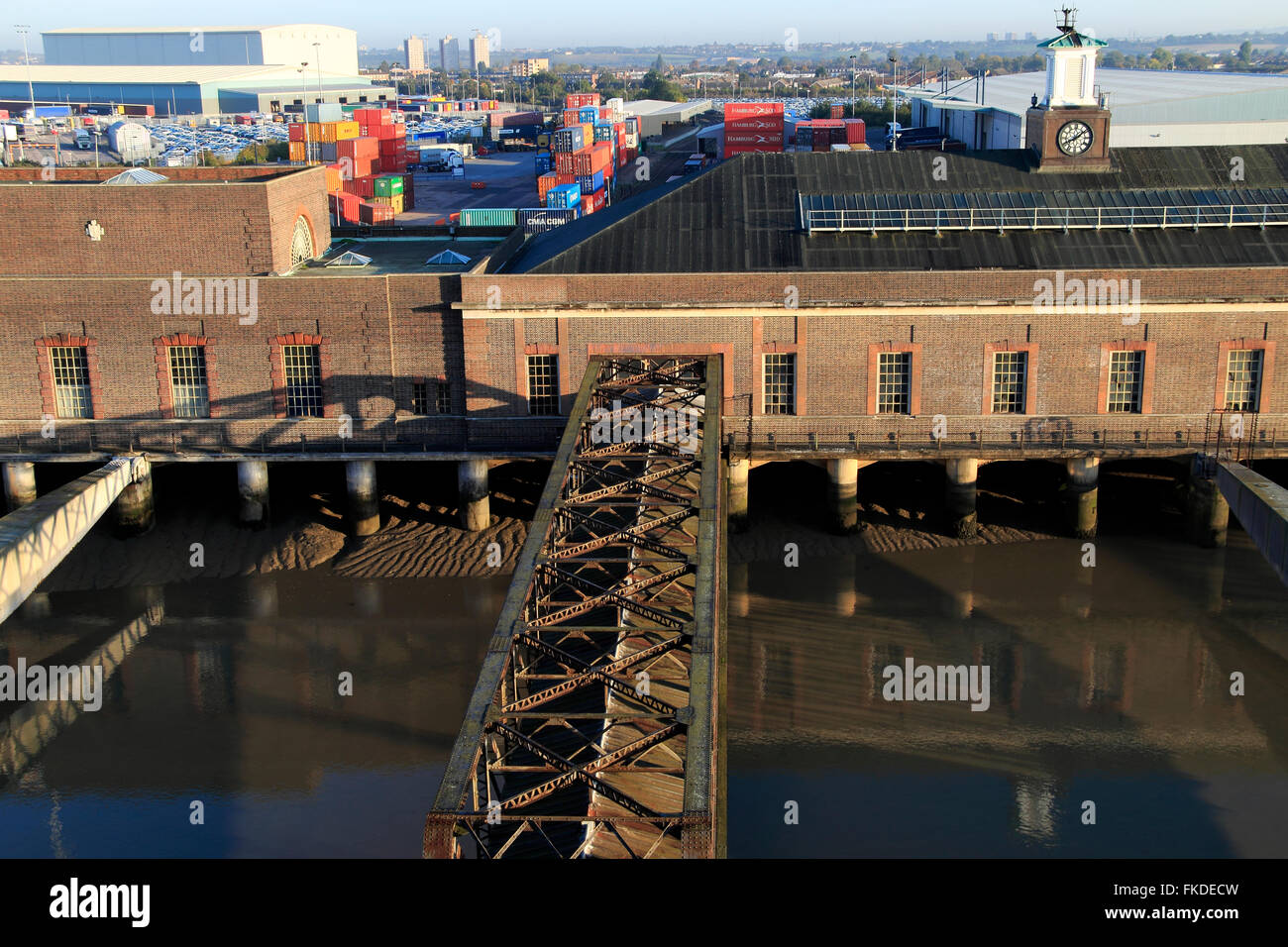 London cruise terminal tilbury hi-res stock photography and images - Alamy