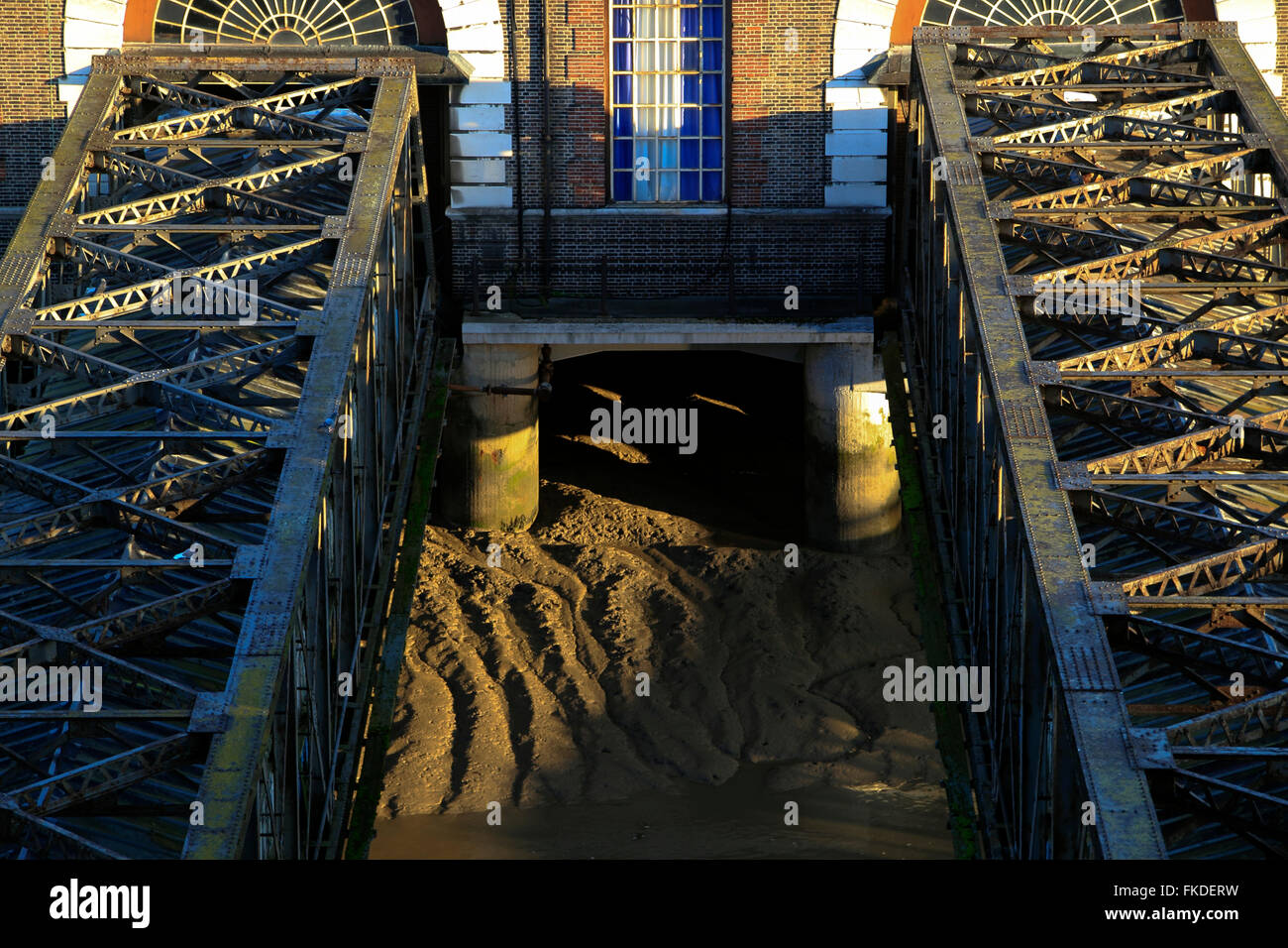 London International Cruise Terminal, Tilbury, Essex, UK Stock Photo ...