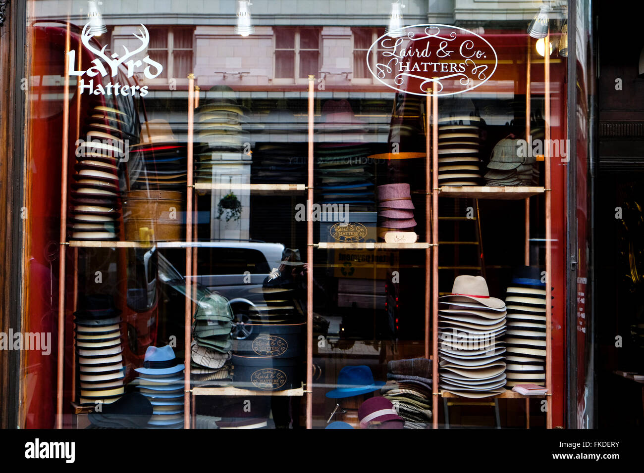 Hatters shop hi-res stock photography and images - Alamy
