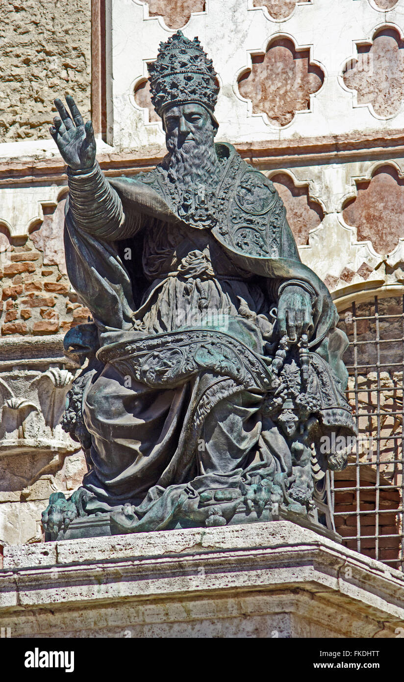 Pope Julius II Sculpture, Perugia, Italy Stock Photo - Alamy
