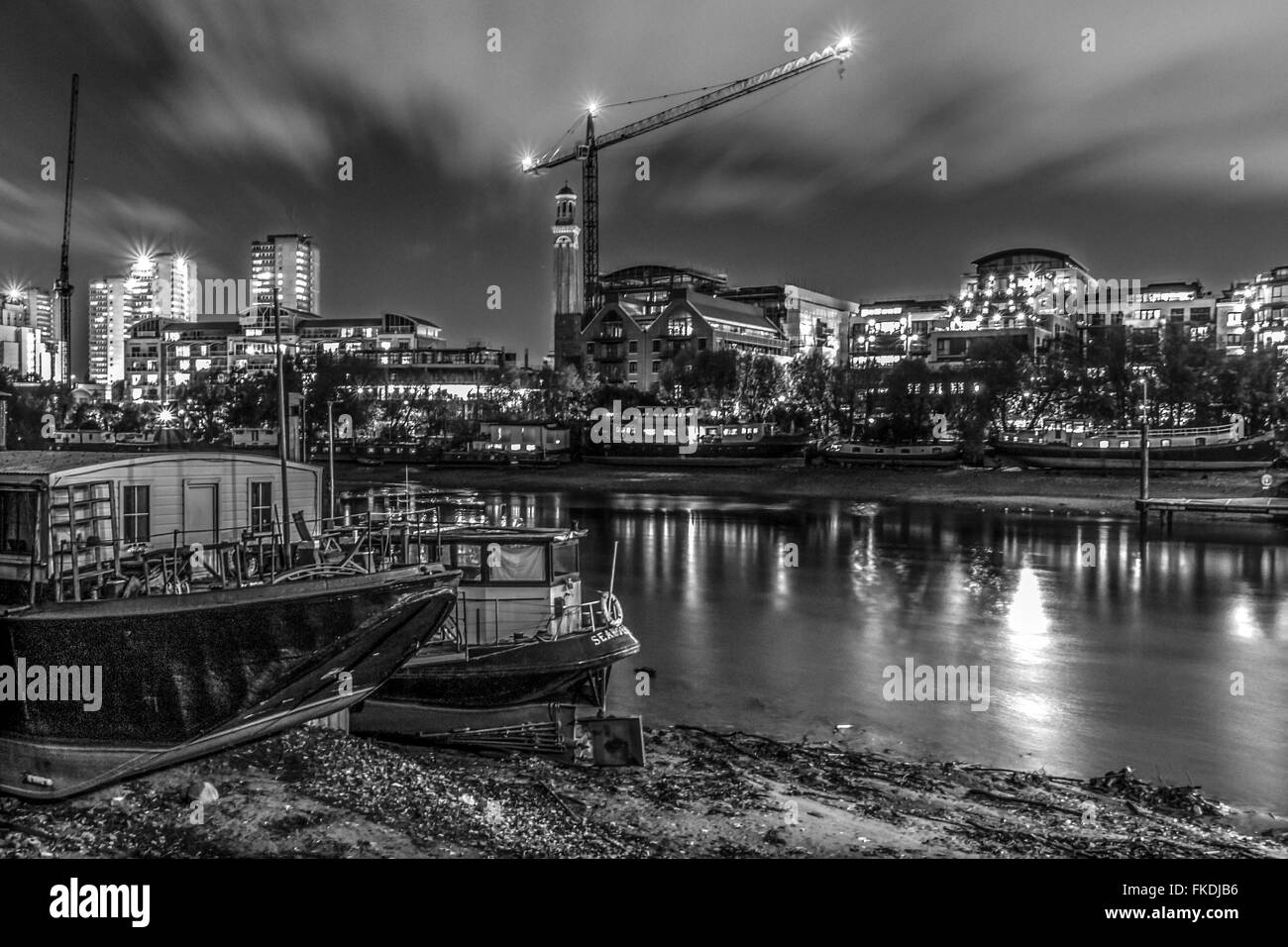 London Kew Bridge Black and White Stock Photos & Images - Alamy
