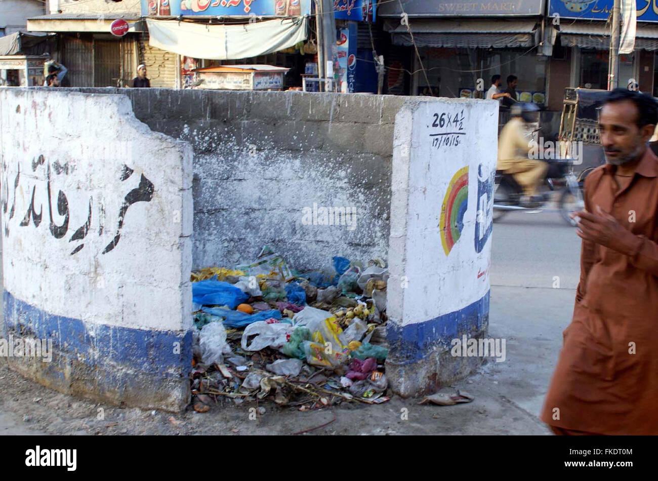 Karachi, Pakistan. 08th Mar, 2016. Huge heap of garbage showing at ...