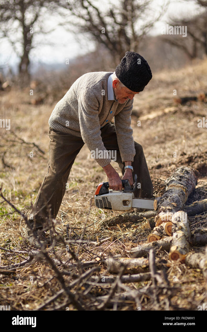Man working at apple orchard hi-res stock photography and images - Alamy