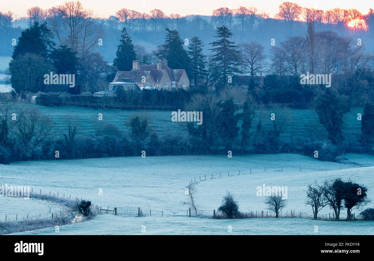 Frosty scenery hi-res stock photography and images - Alamy