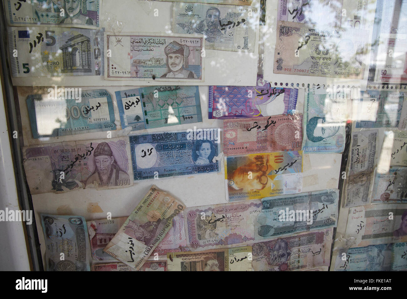 Various banknotes in a window in Iraqi Kurdistan Stock Photo - Alamy