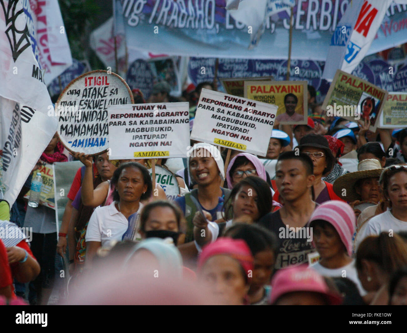 Manila, Philippines. 08th Mar, 2016. Filipino women participate in a ...