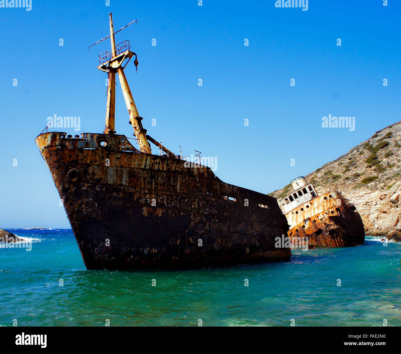 Ship wreck island hi-res stock photography and images - Alamy
