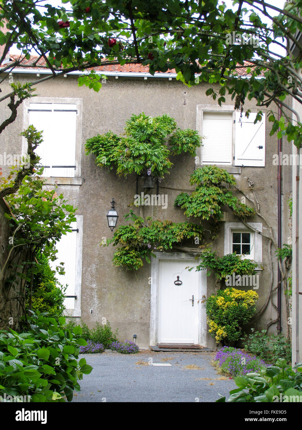 Quaint house hi-res stock photography and images - Alamy