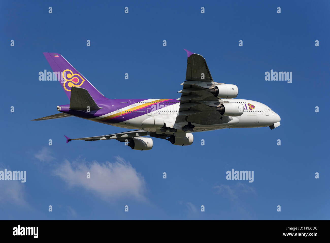 Thai airways airbus a380 aircraft hi-res stock photography and images ...