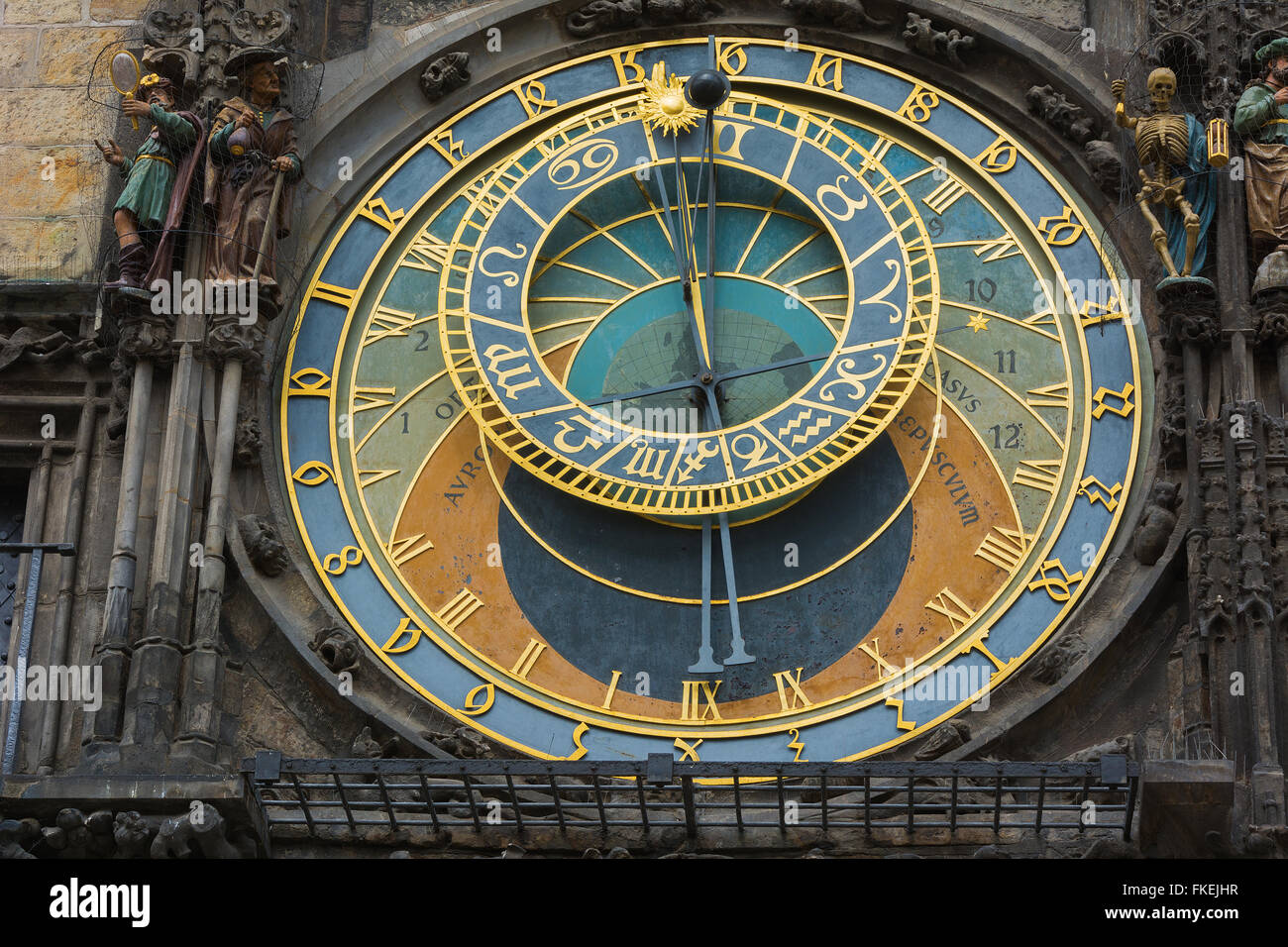 Skeleton clock detail hi-res stock photography and images - Alamy