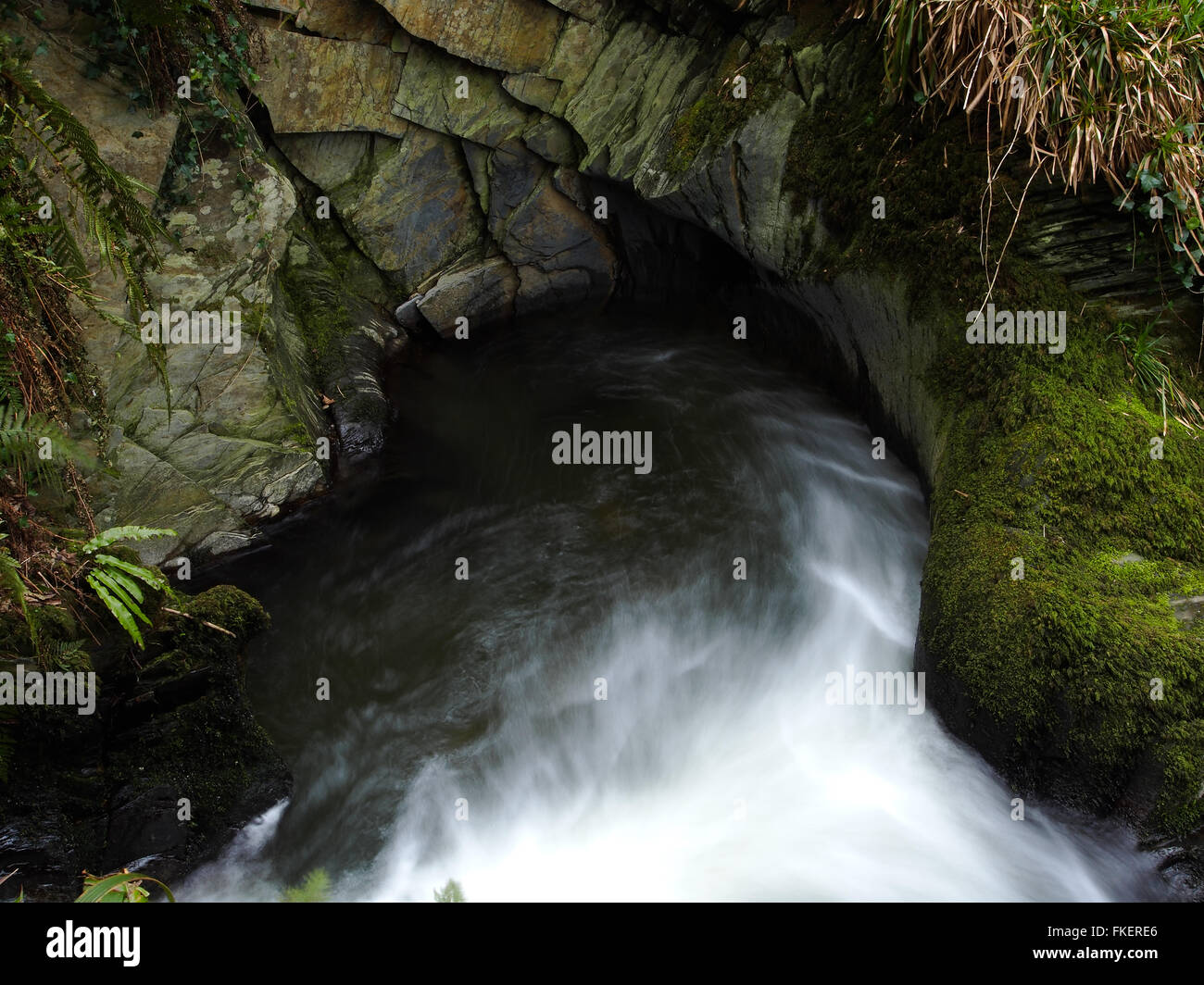 Green slate rock hi-res stock photography and images - Alamy