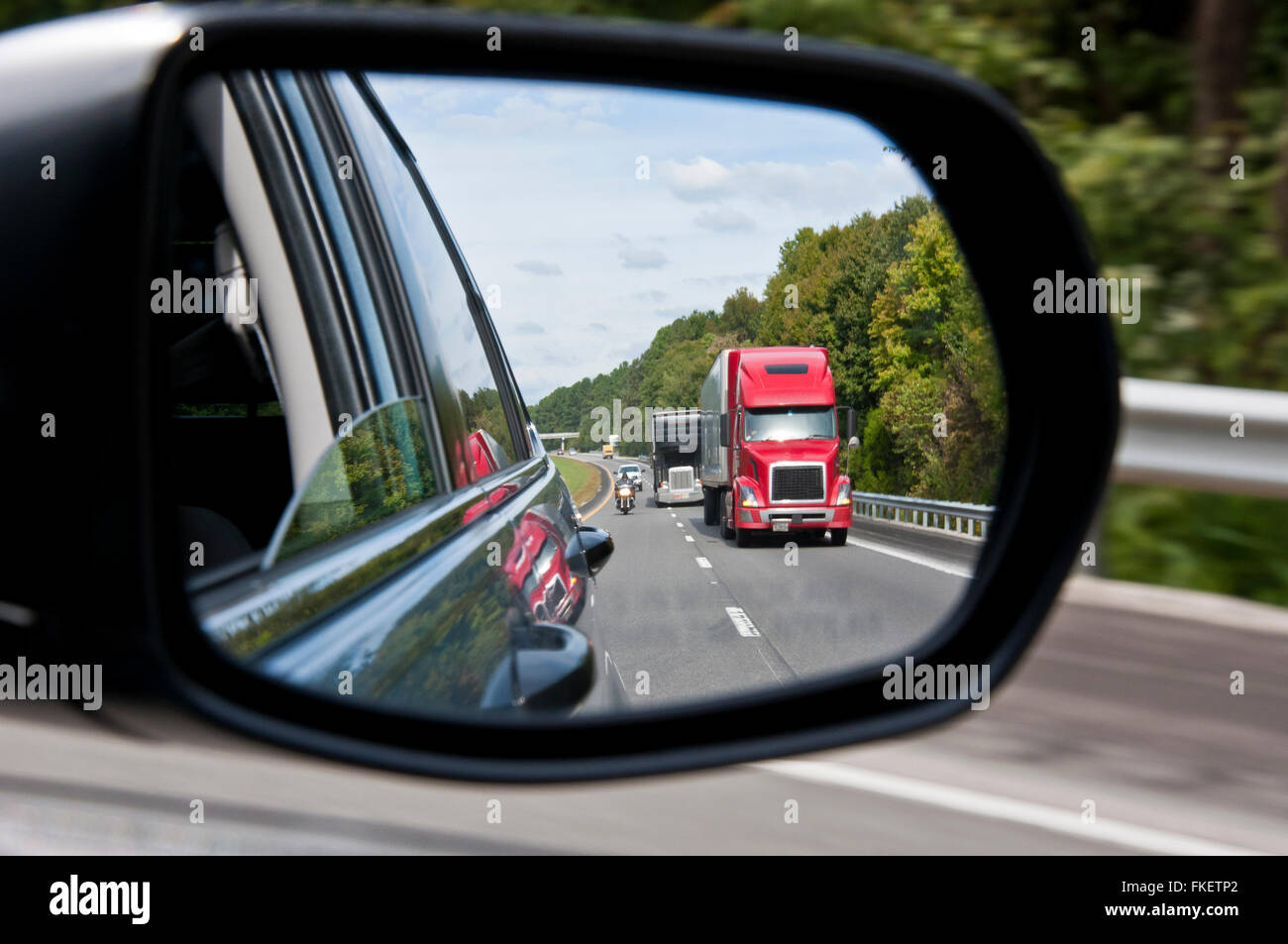 Semi truck rear view hi-res stock photography and images - Alamy