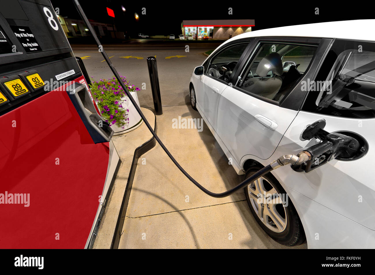 Gas purchasing hi-res stock photography and images - Alamy