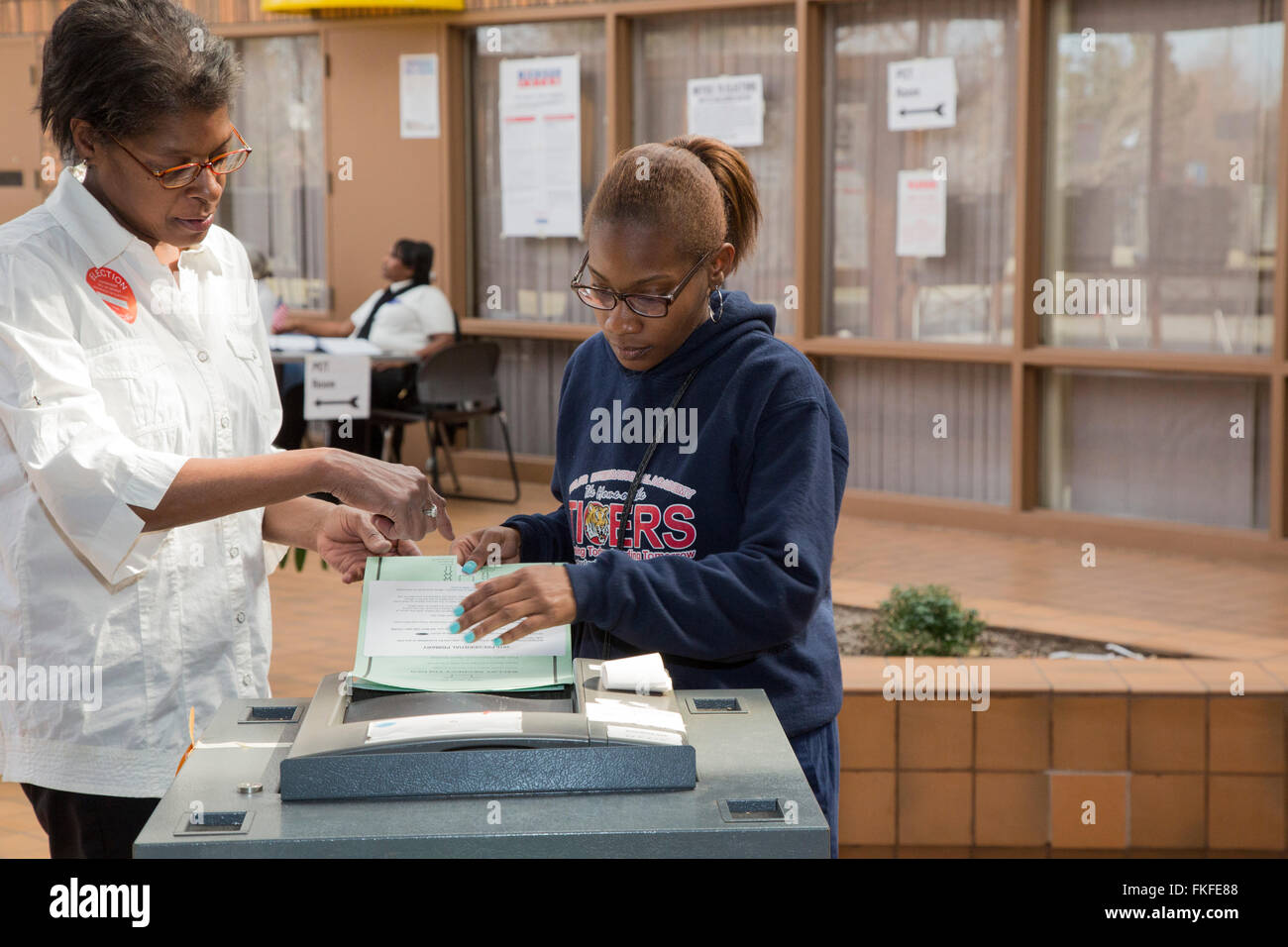 Voter machine hi-res stock photography and images - Alamy
