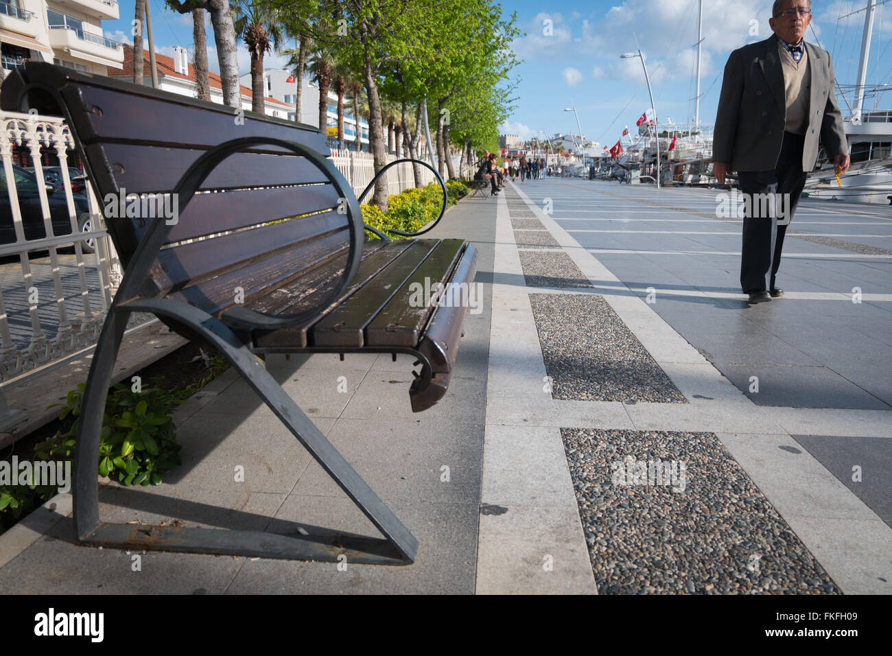 Empty chair hi-res stock photography and images - Alamy