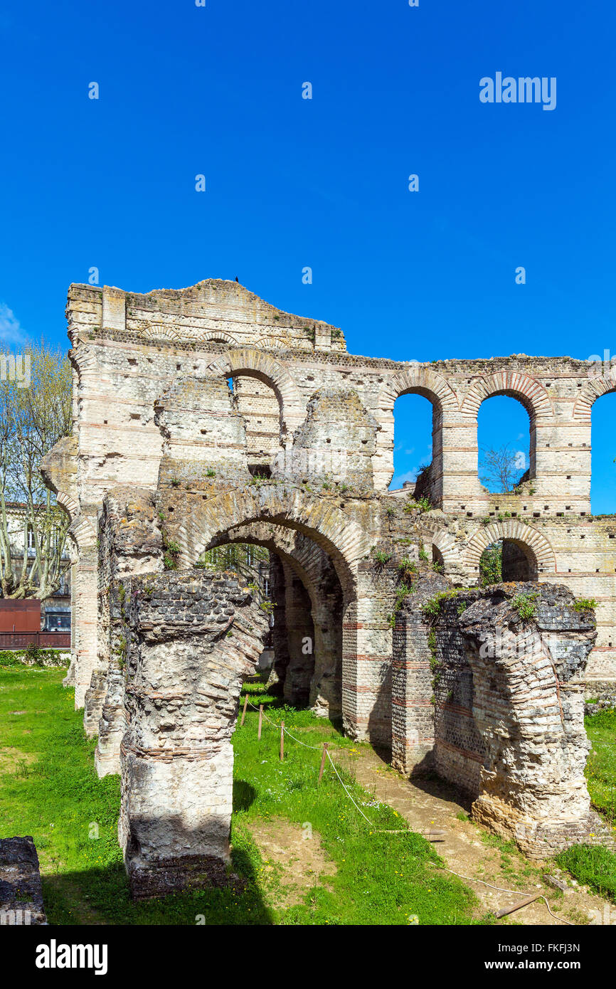 Palais Gallien, Roman amphitheatre (2 c.), Bordeaux, France Stock Photo ...