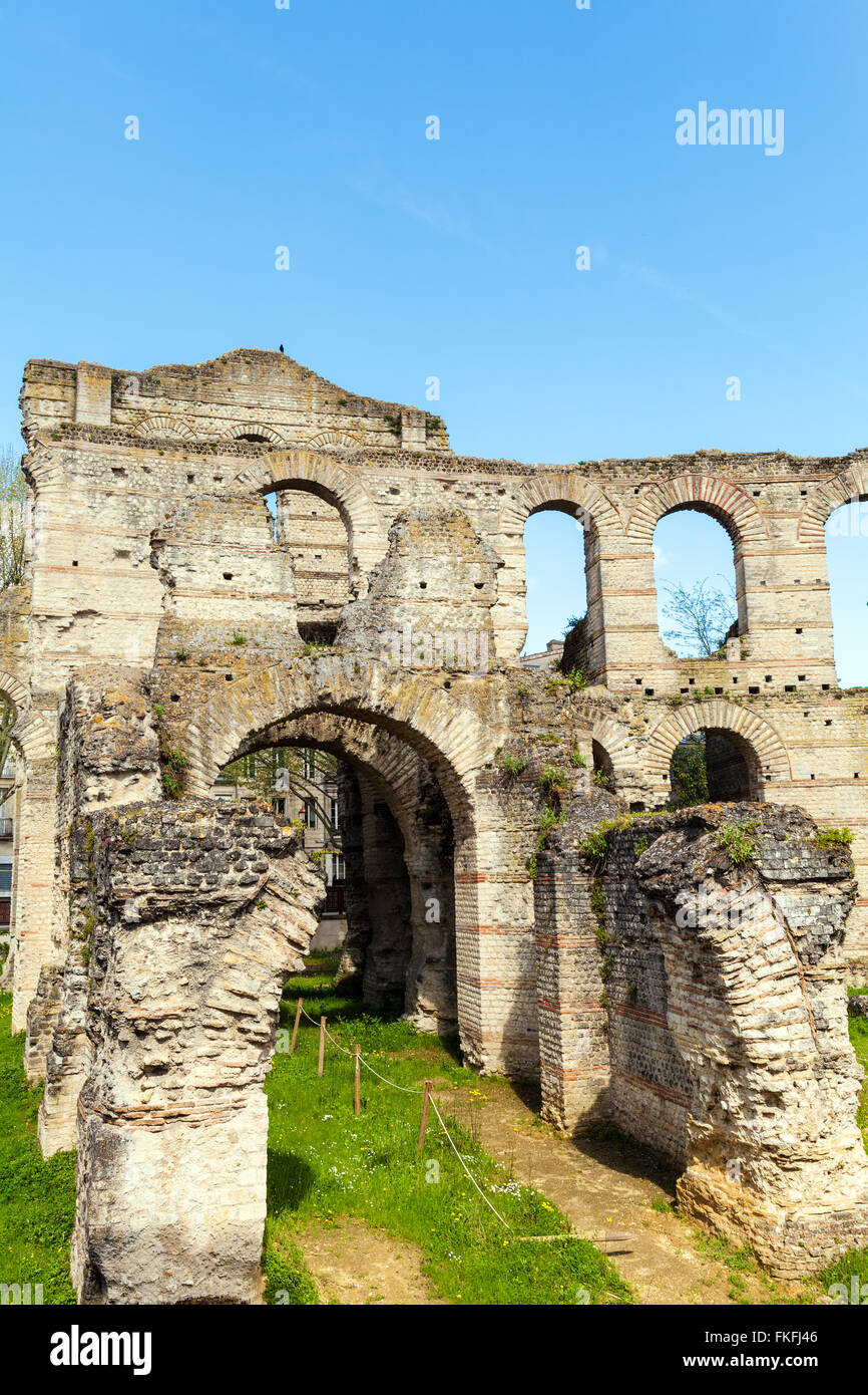 Palais Gallien, Roman amphitheatre (2 c.), Bordeaux, France Stock Photo ...